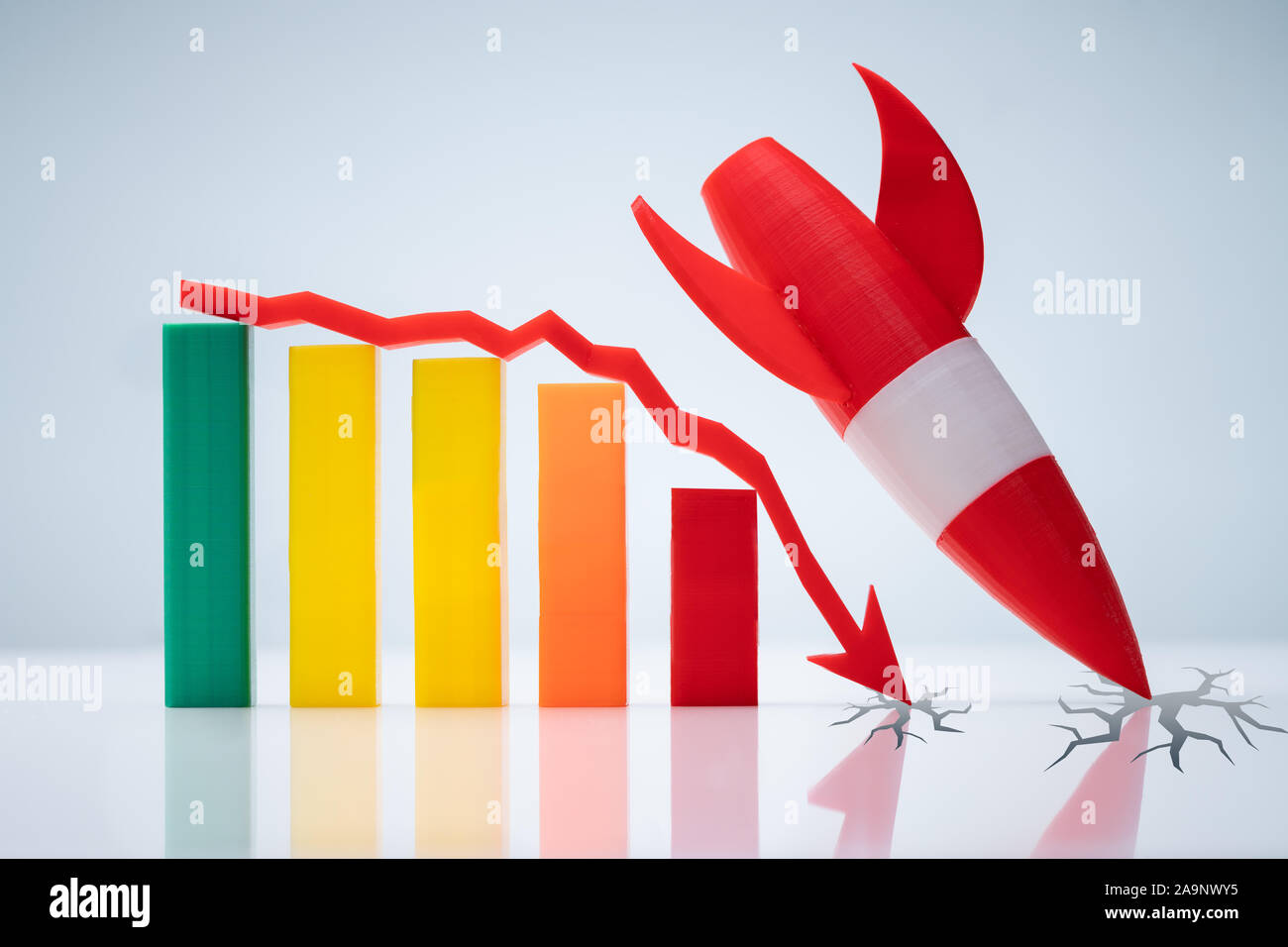 Downward graph hi-res stock photography and images - Alamy