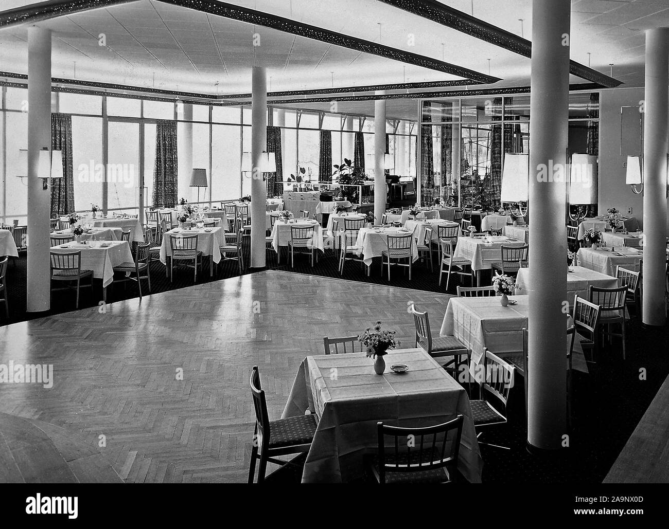 1950s office building hi-res stock photography and images - Alamy