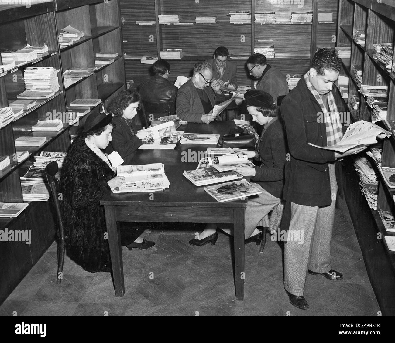 1/28/1949 - Periodical Room, U.S. Library, Paris Stock Photo - Alamy