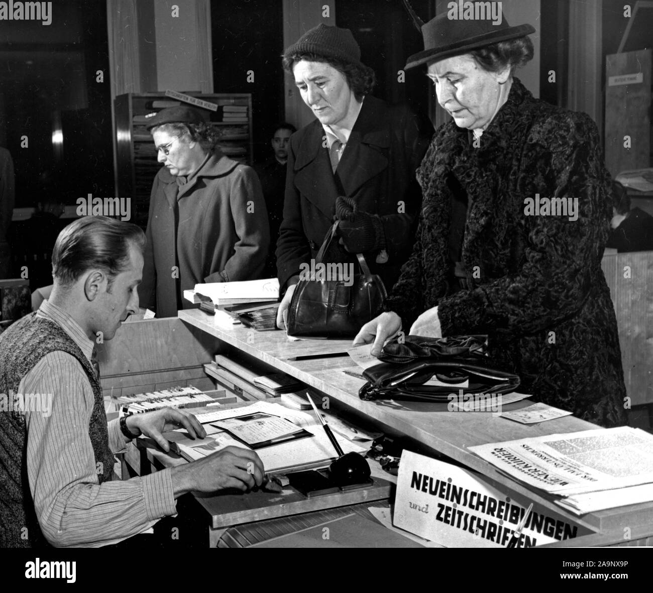 1952 december Black and White Stock Photos & Images - Alamy