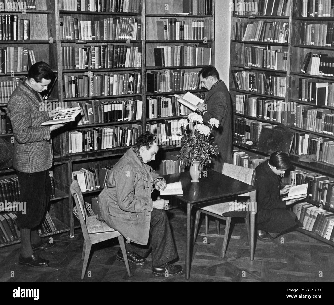 1950s libraries hi-res stock photography and images - Alamy