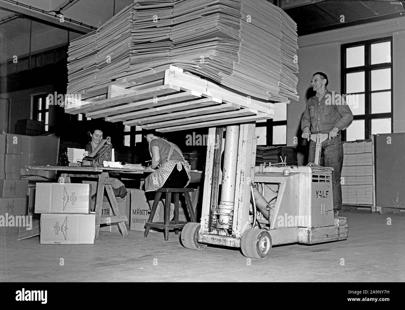 1950s warehouse worker finland hi-res stock photography and images - Alamy