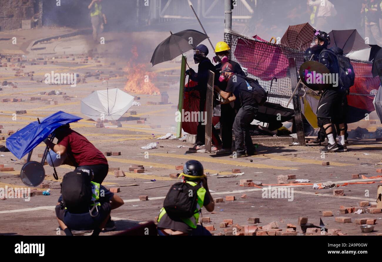 Hong Kong, CHINA. 17th Nov, 2019. Riot Police and student protesters of ...