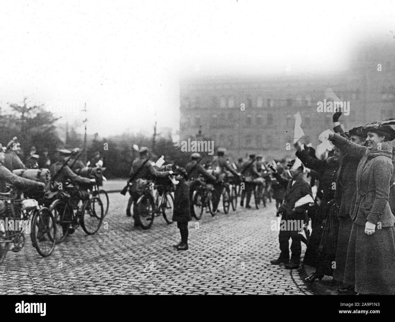German Revolution - Government troops mobilize to aid Ebert in Germany ...