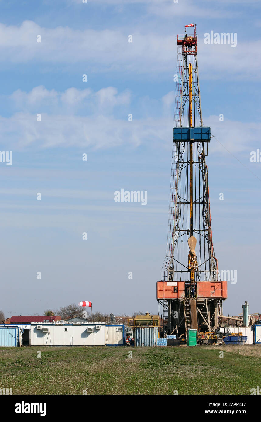 Mining rigs hi-res stock photography and images - Alamy