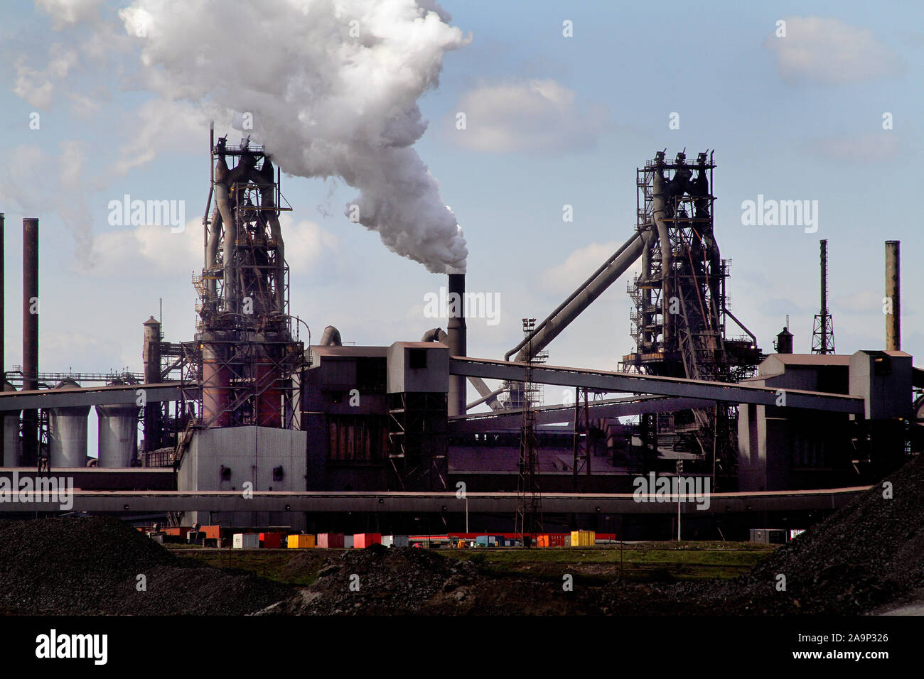 Ore blending and blast furnaces on large integrated steelworks Stock ...
