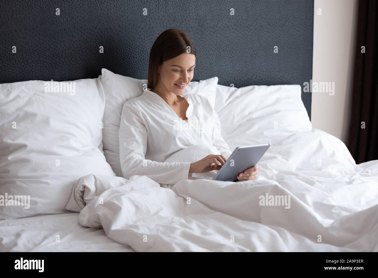 Ereader in bed hi-res stock photography and images - Alamy