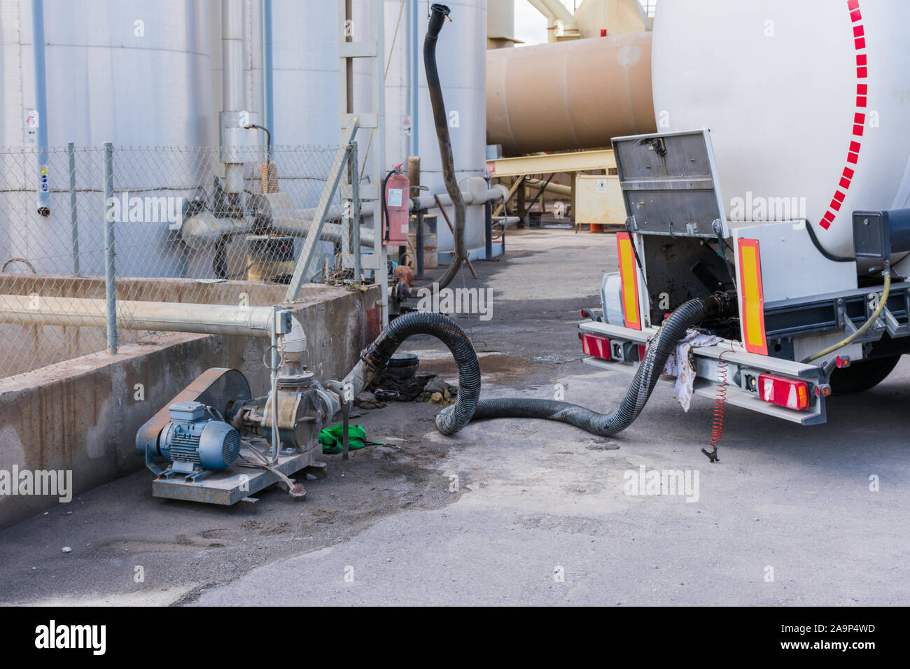 Chemical tanker signs hi-res stock photography and images - Alamy
