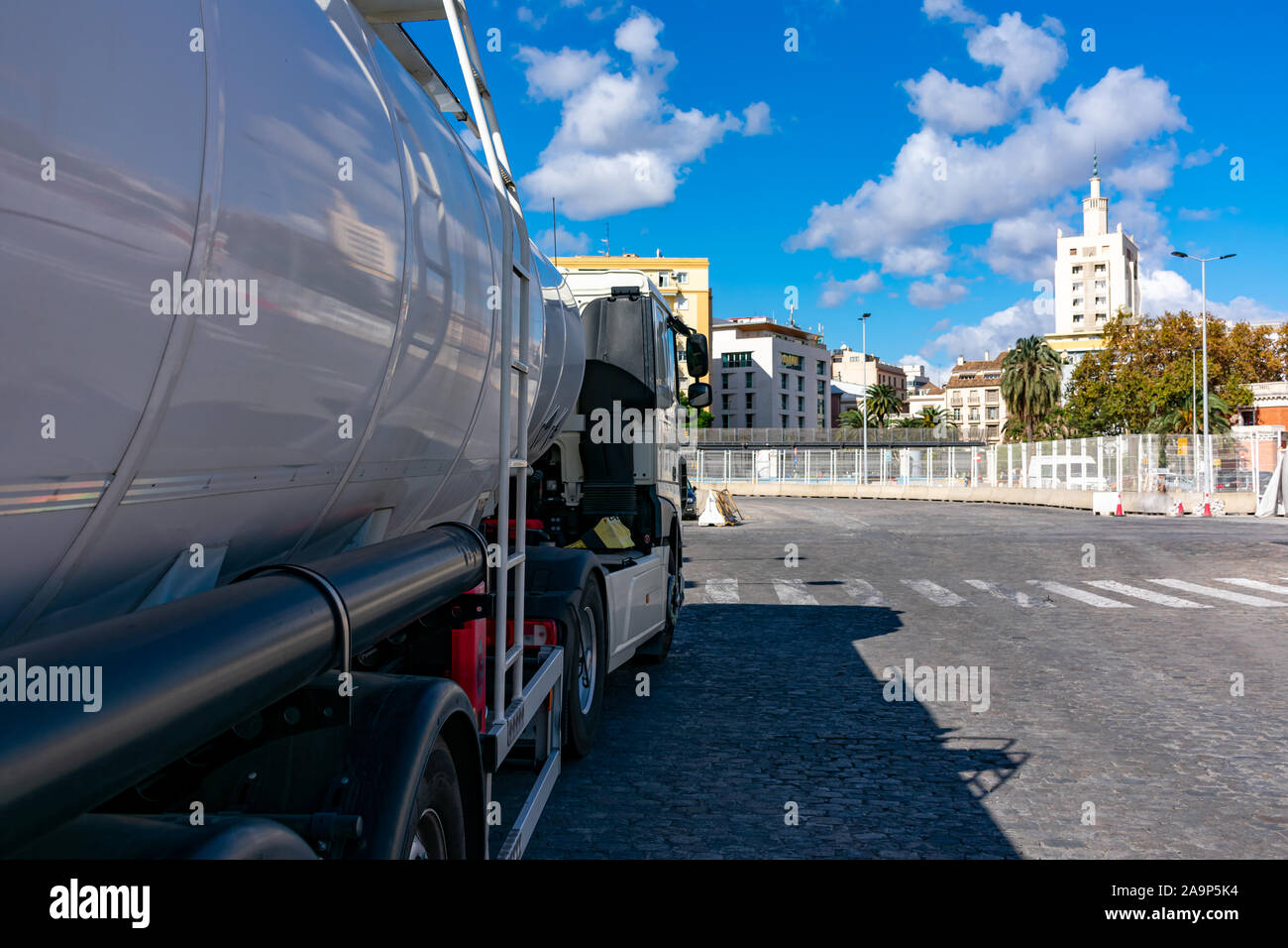 Chemical tanker signs hi-res stock photography and images - Alamy