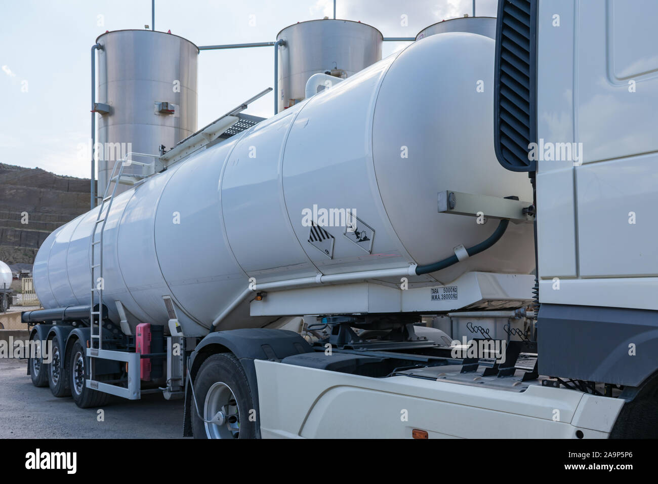 Chemical tanker signs hi-res stock photography and images - Alamy