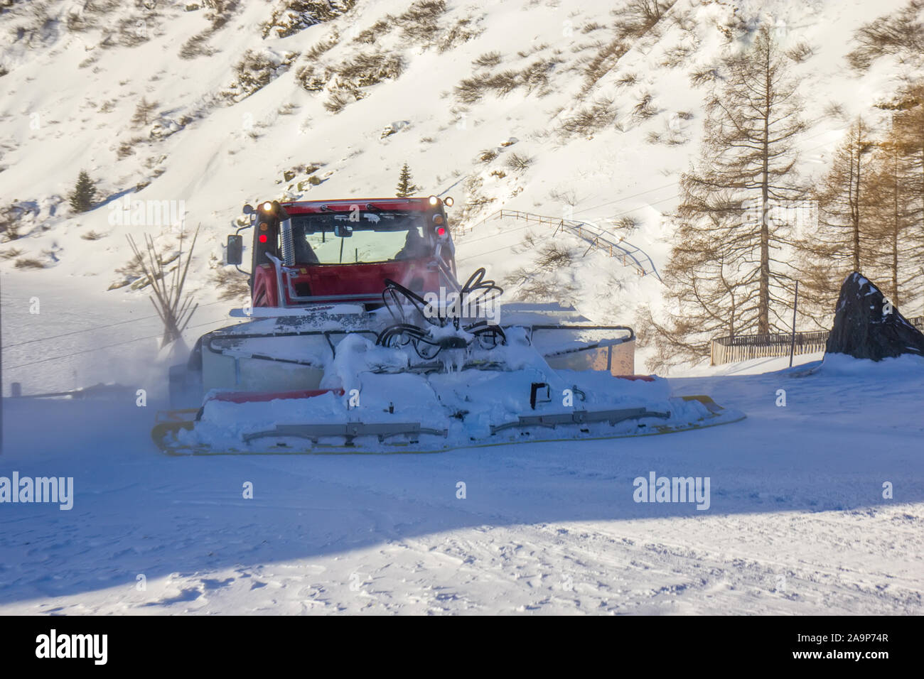 Snowcat snow machine hi-res stock photography and images - Alamy