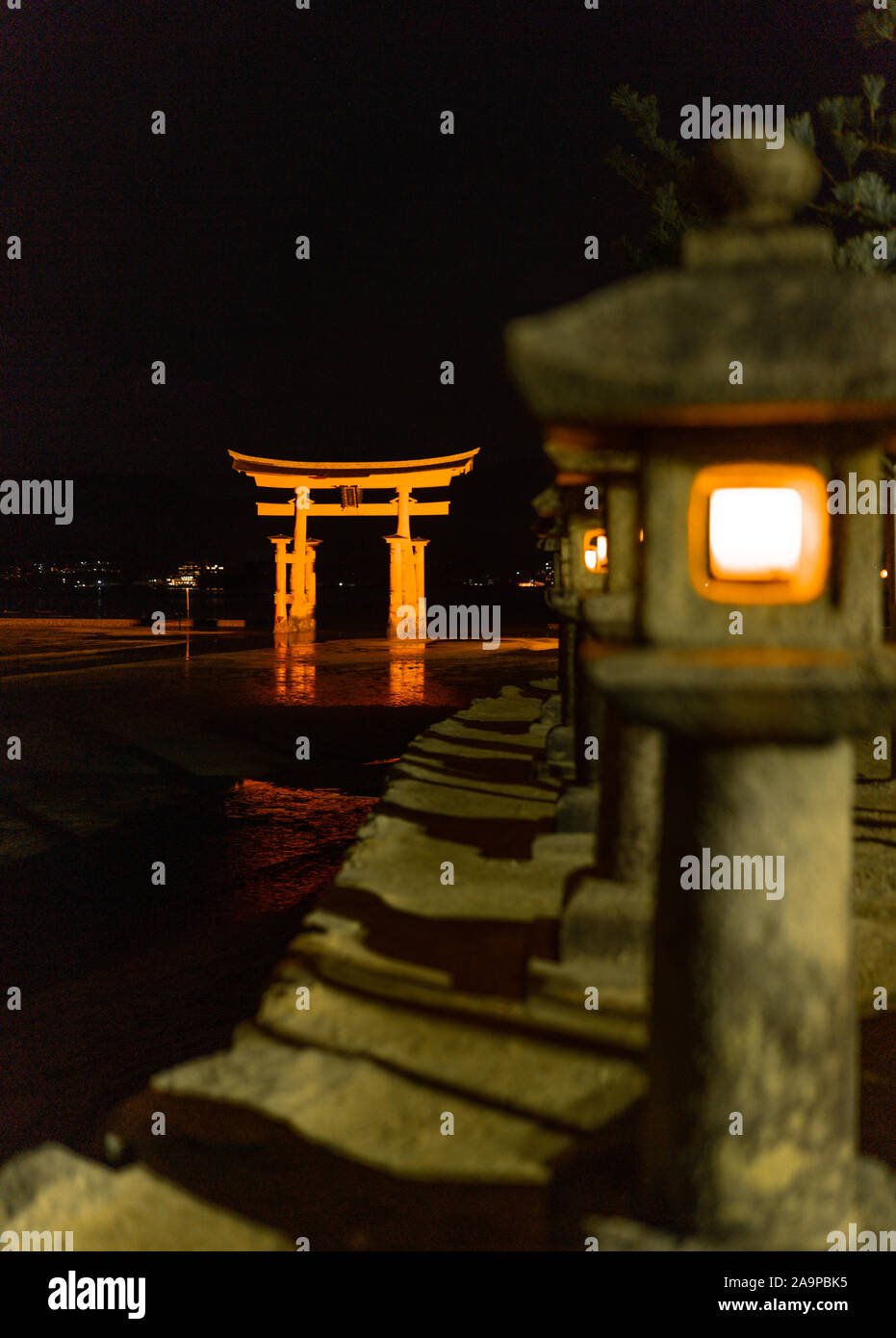 Giant floating gate (Torii) in Miyajima (Itsukushima shrine), Japan on ...