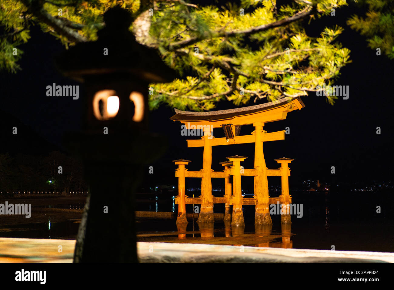 Giant floating gate (Torii) in Miyajima (Itsukushima shrine), Japan on ...
