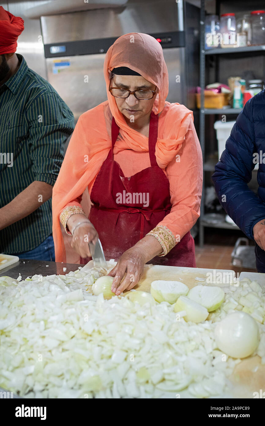 Traditional sikh clothing hi-res stock photography and images - Alamy