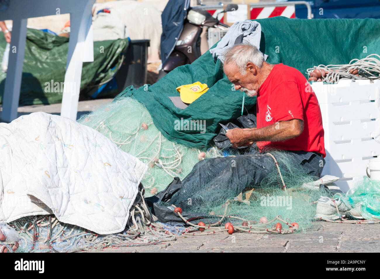Net shuttle needle hi-res stock photography and images - Alamy