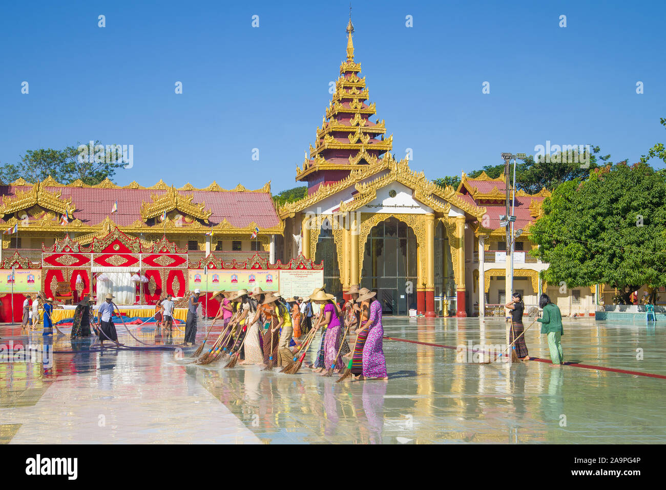 Botataung hi-res stock photography and images - Alamy