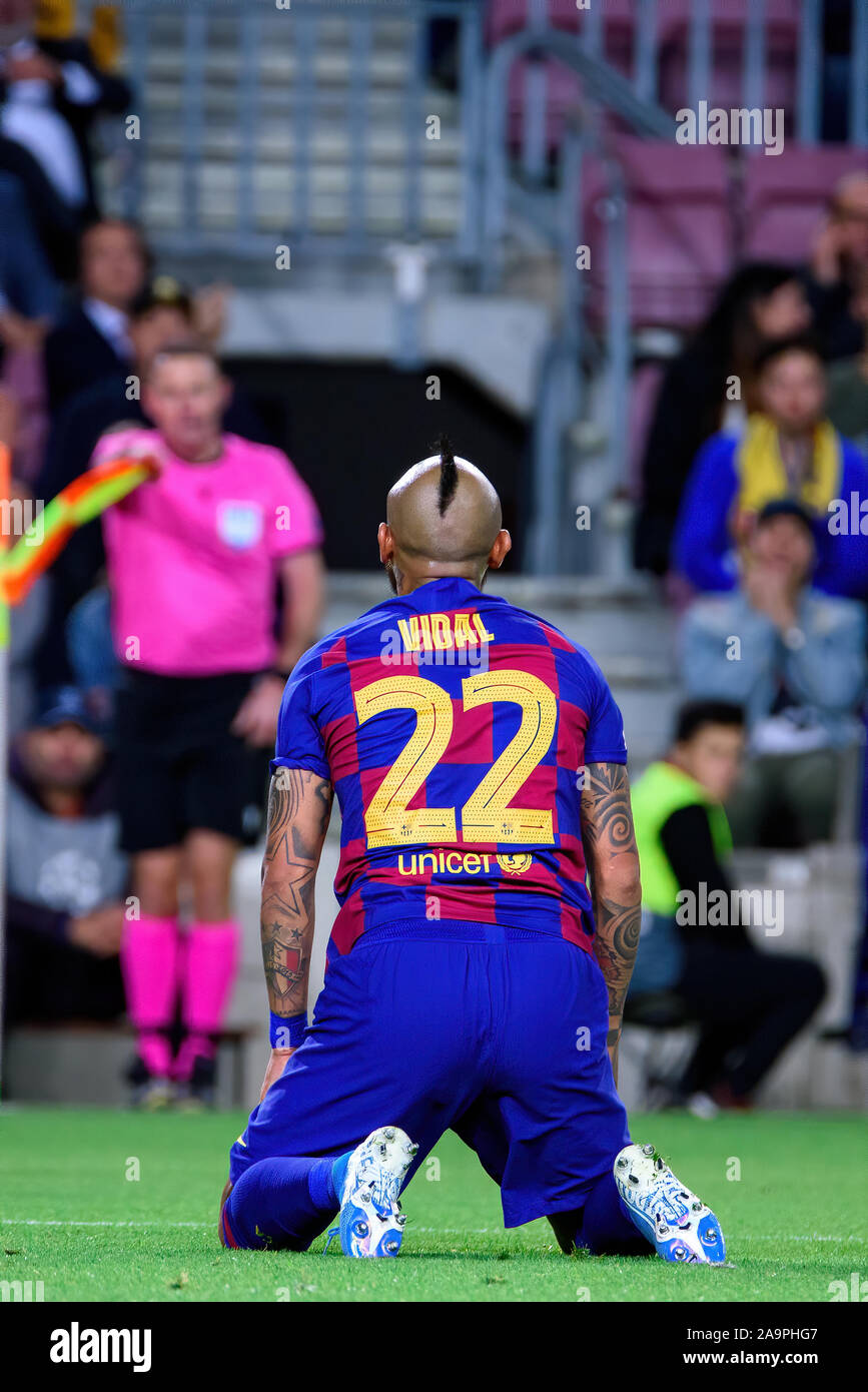 BARCELONA - NOV 5: Arturo Vidal plays at the Champions League match ...
