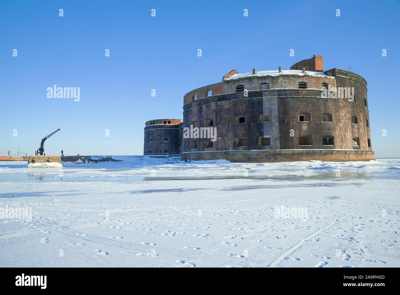 View of the old sea fort "Emperor Alexander the First" (Plague) on a ...