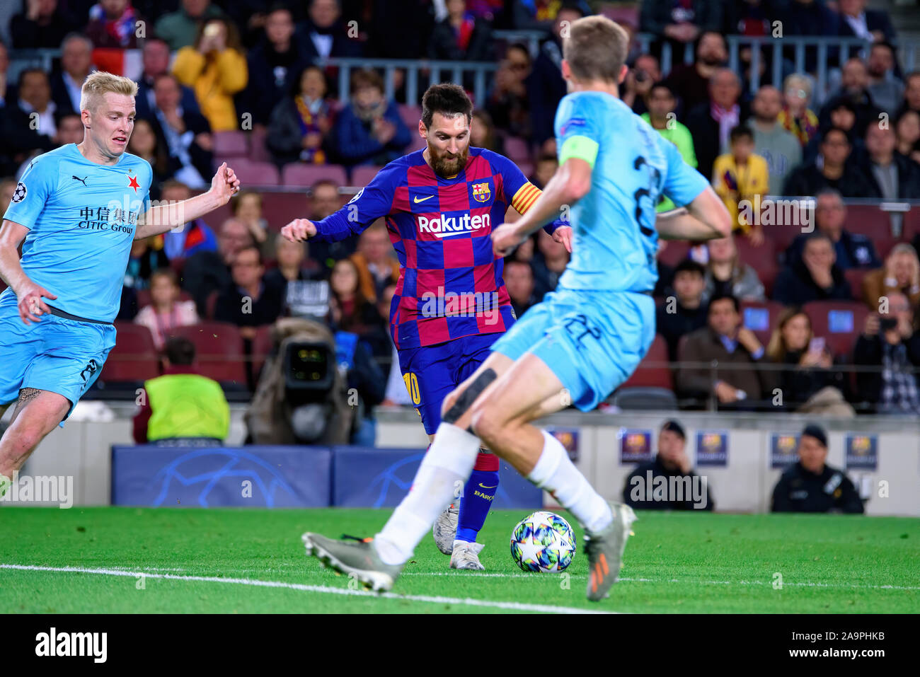 BARCELONA - NOV 5: Lionel Messi plays at the Champions League match ...