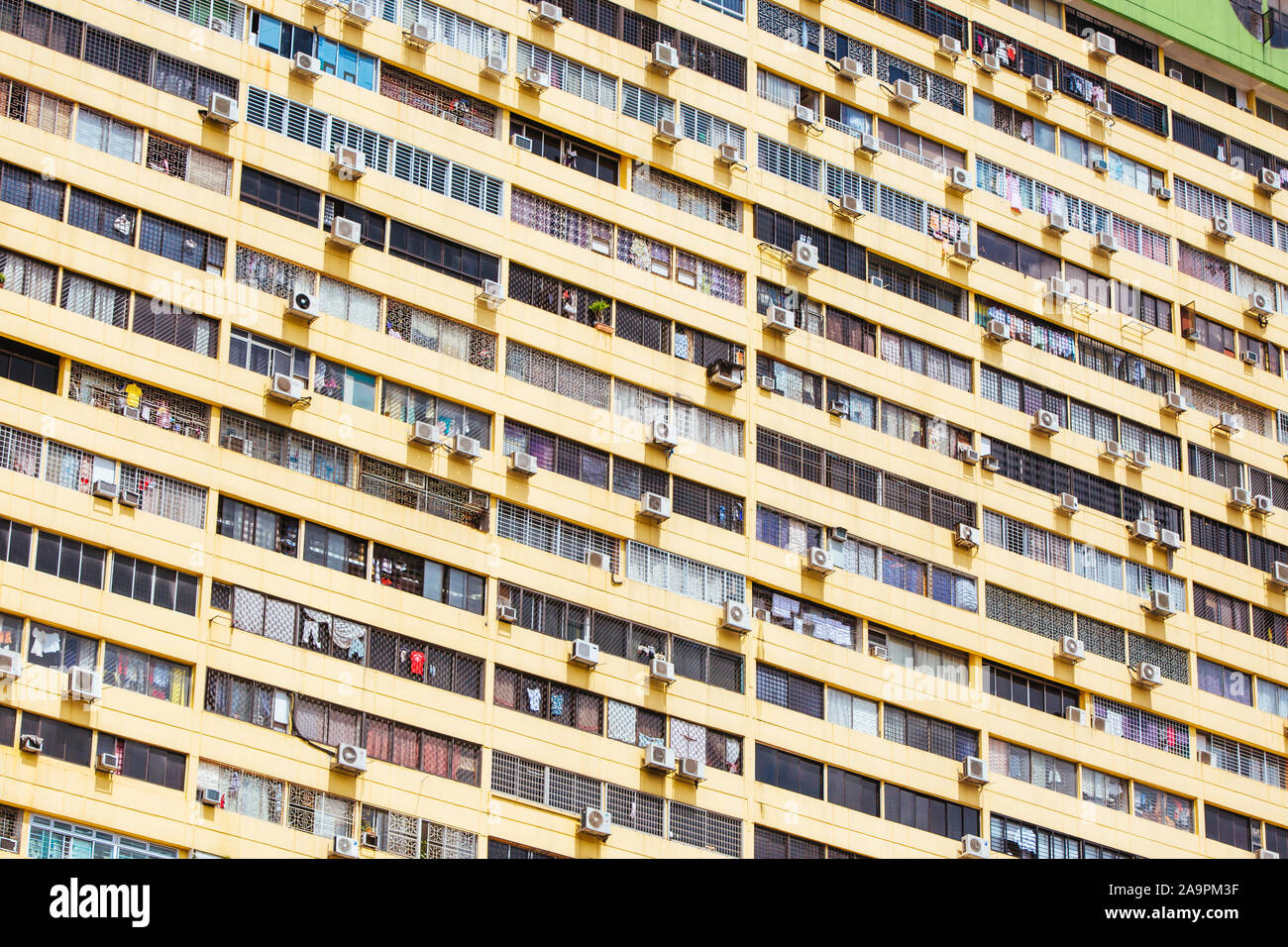 Building architecture and apartment pattern on a clear day in Chinatown ...