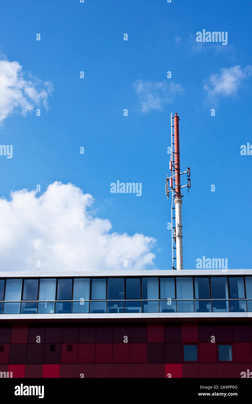 Building antenna 5G sky background Stock Photo - Alamy