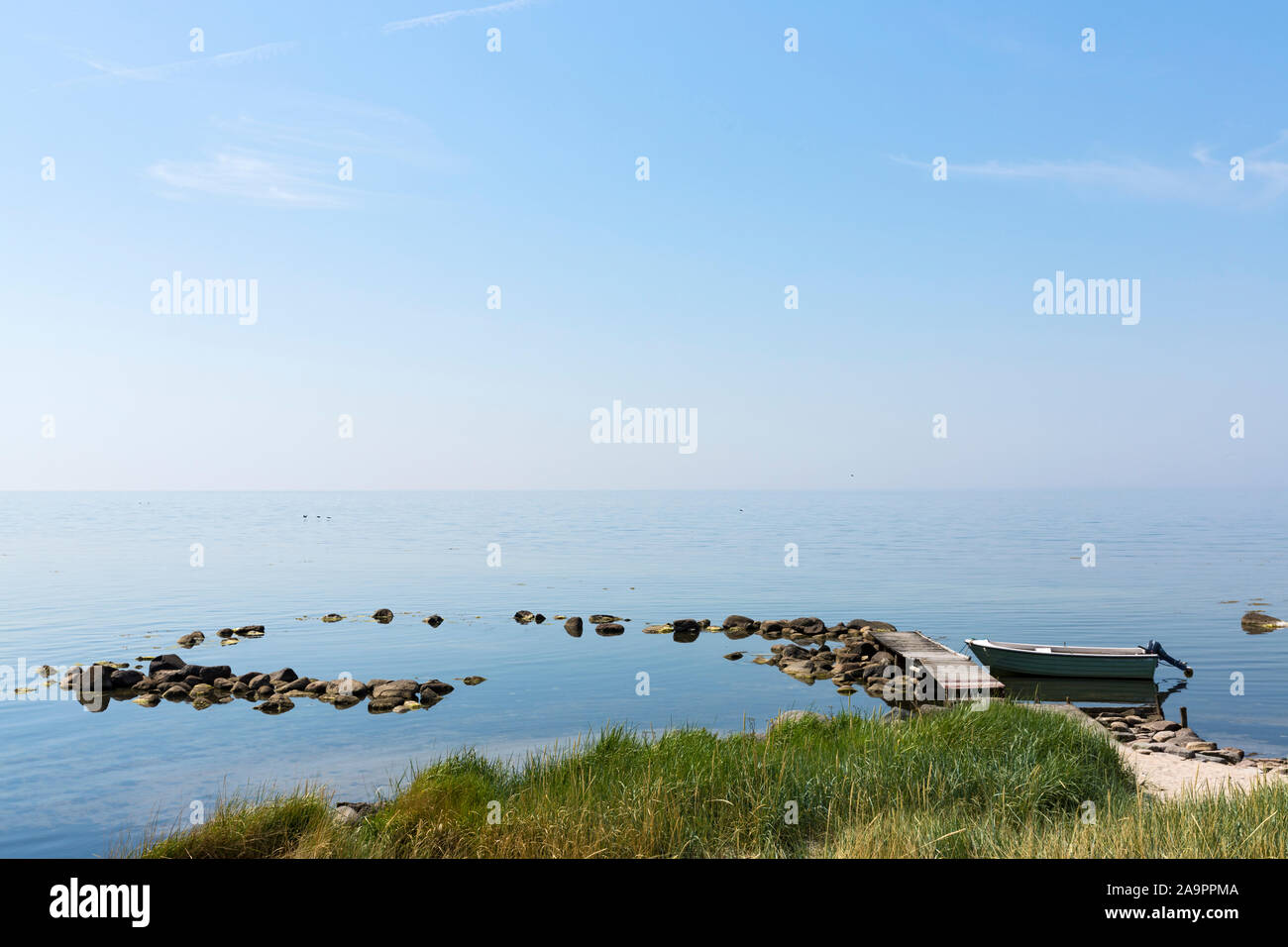 Arnager; Bornholm, Strand, Meer, Himmel, Steg, Boot Stock Photo - Alamy