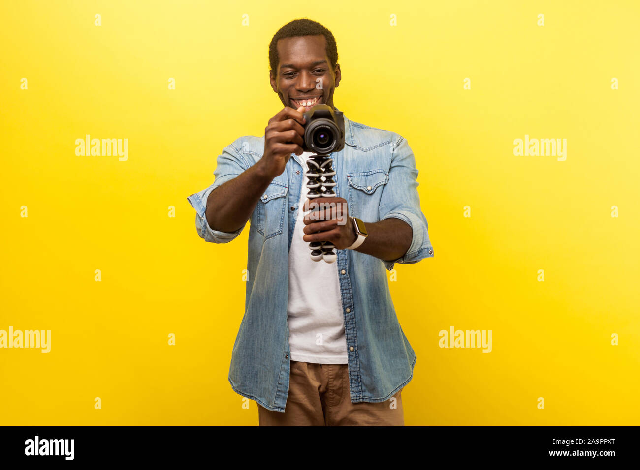 Happy photographer hi-res stock photography and images - Alamy