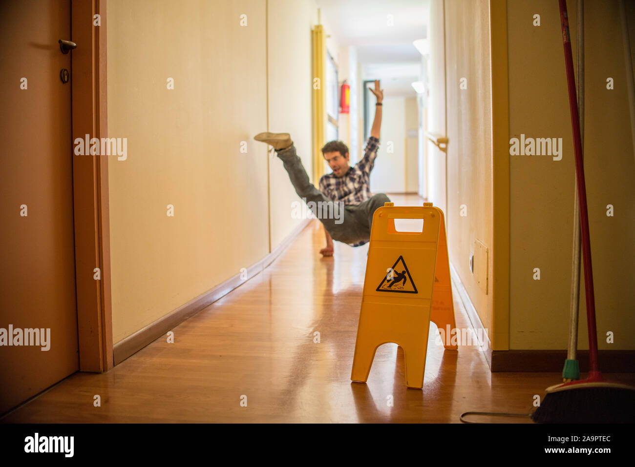 Wet floor slipping hi-res stock photography and images - Alamy
