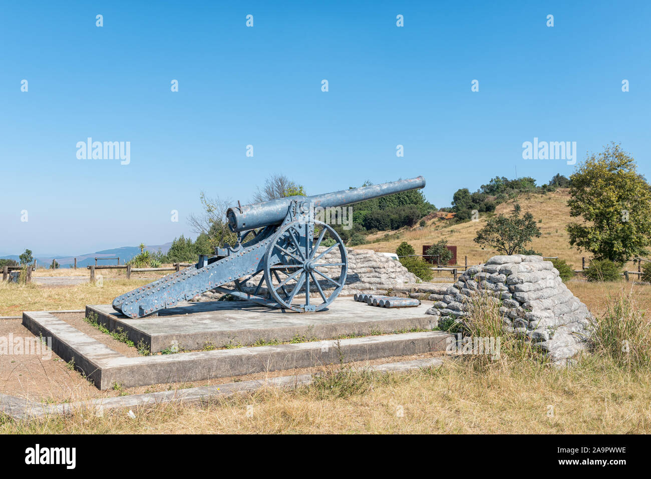 Long tom gun hi-res stock photography and images - Alamy
