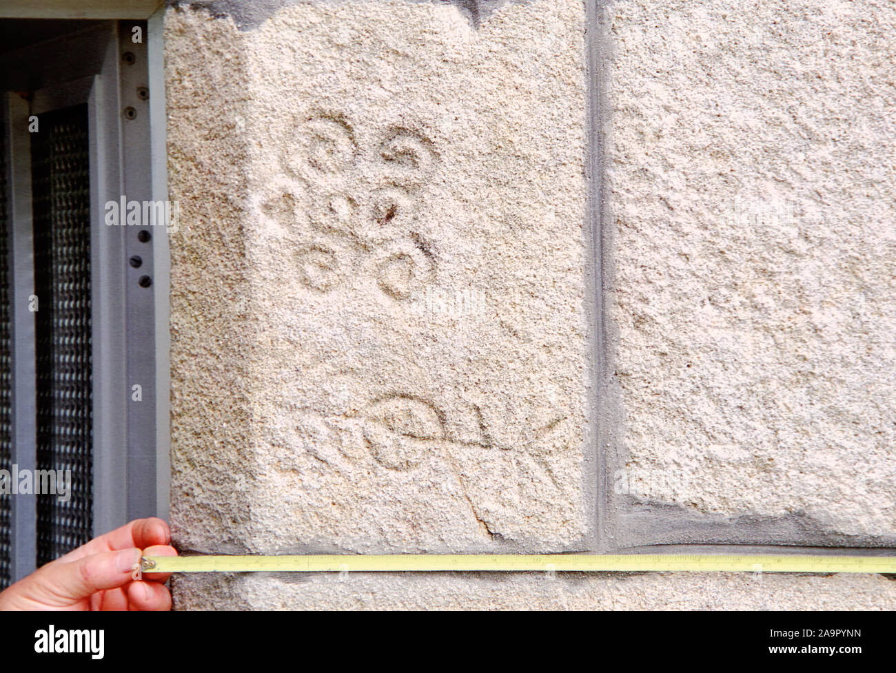 Symbols in stone hi-res stock photography and images - Alamy