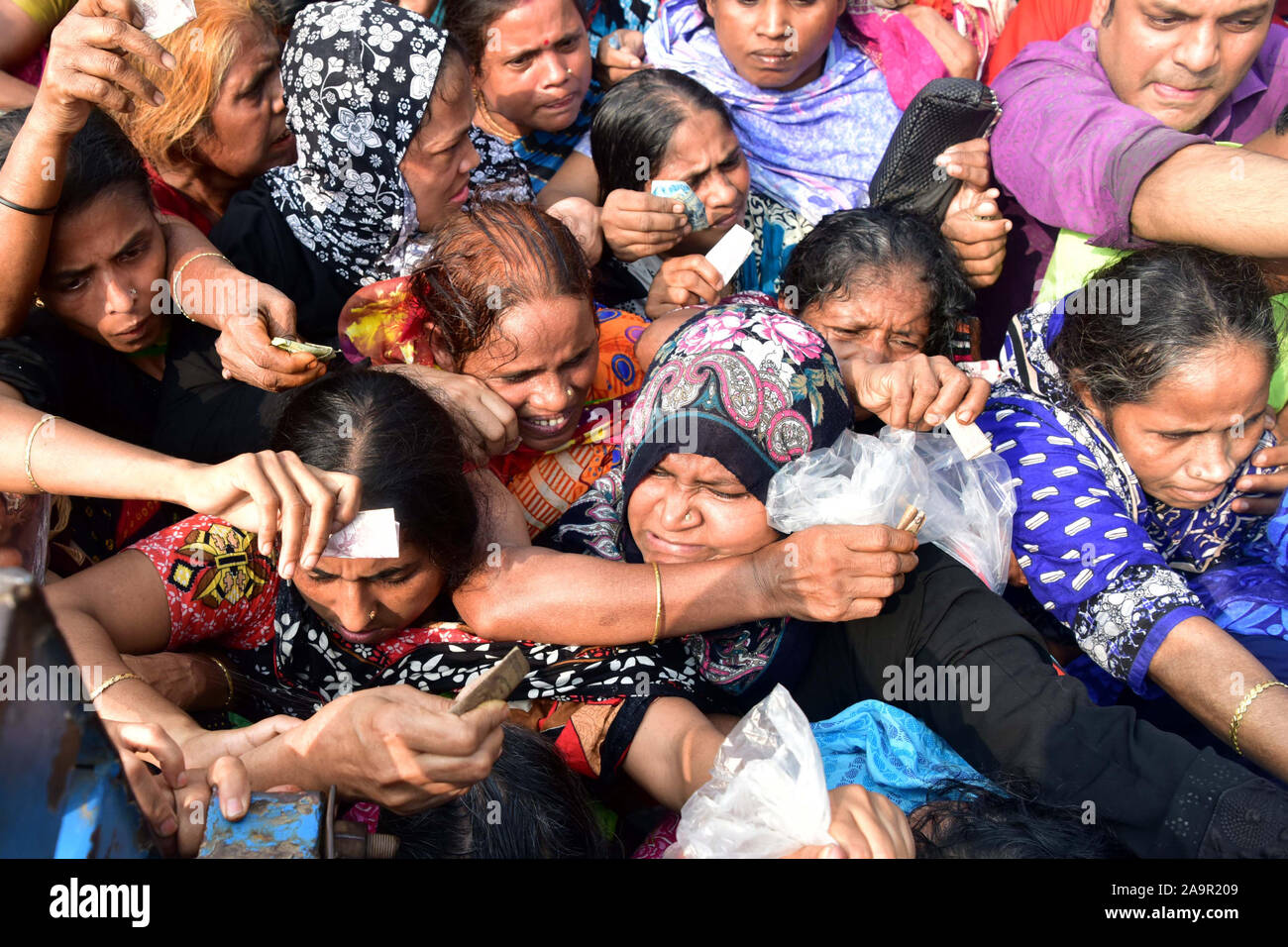 Jostling hi-res stock photography and images - Alamy