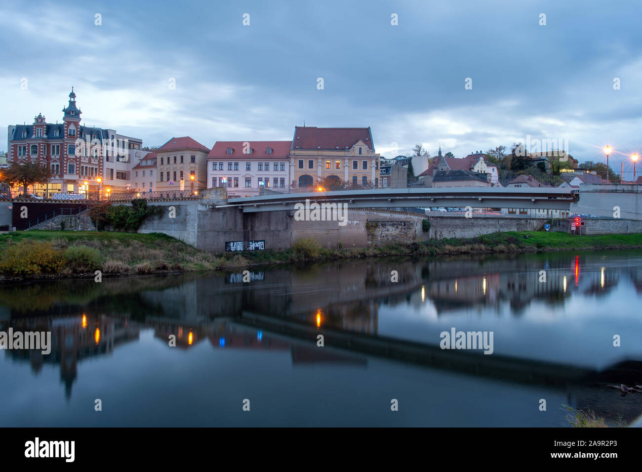 Bernburg, Germany. 05th Nov, 2019. A bridge over the Saale River leads ...