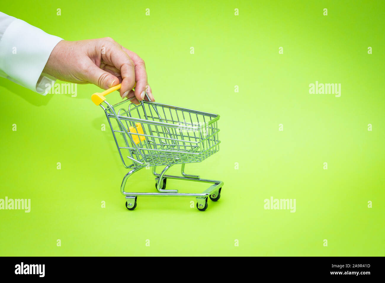 Customer trolley hi-res stock photography and images - Alamy