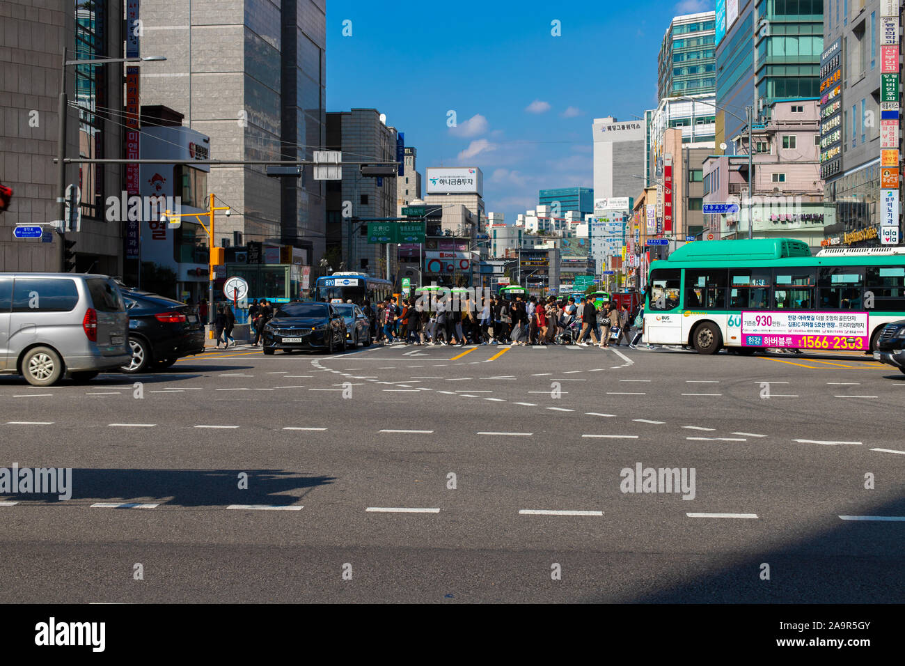 Korean people crossing hi-res stock photography and images - Alamy