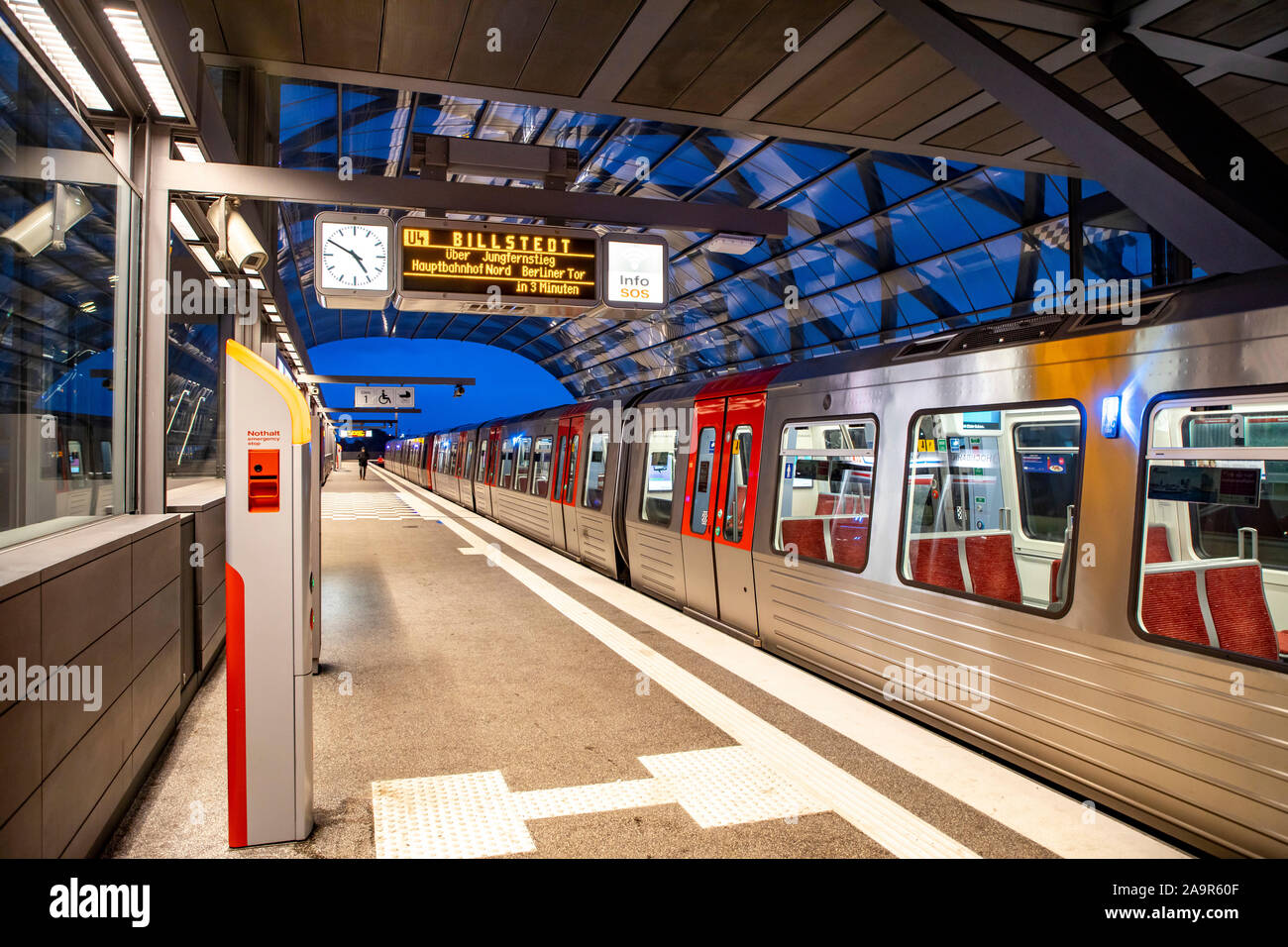 U4 station uberseequartier hi-res stock photography and images - Alamy