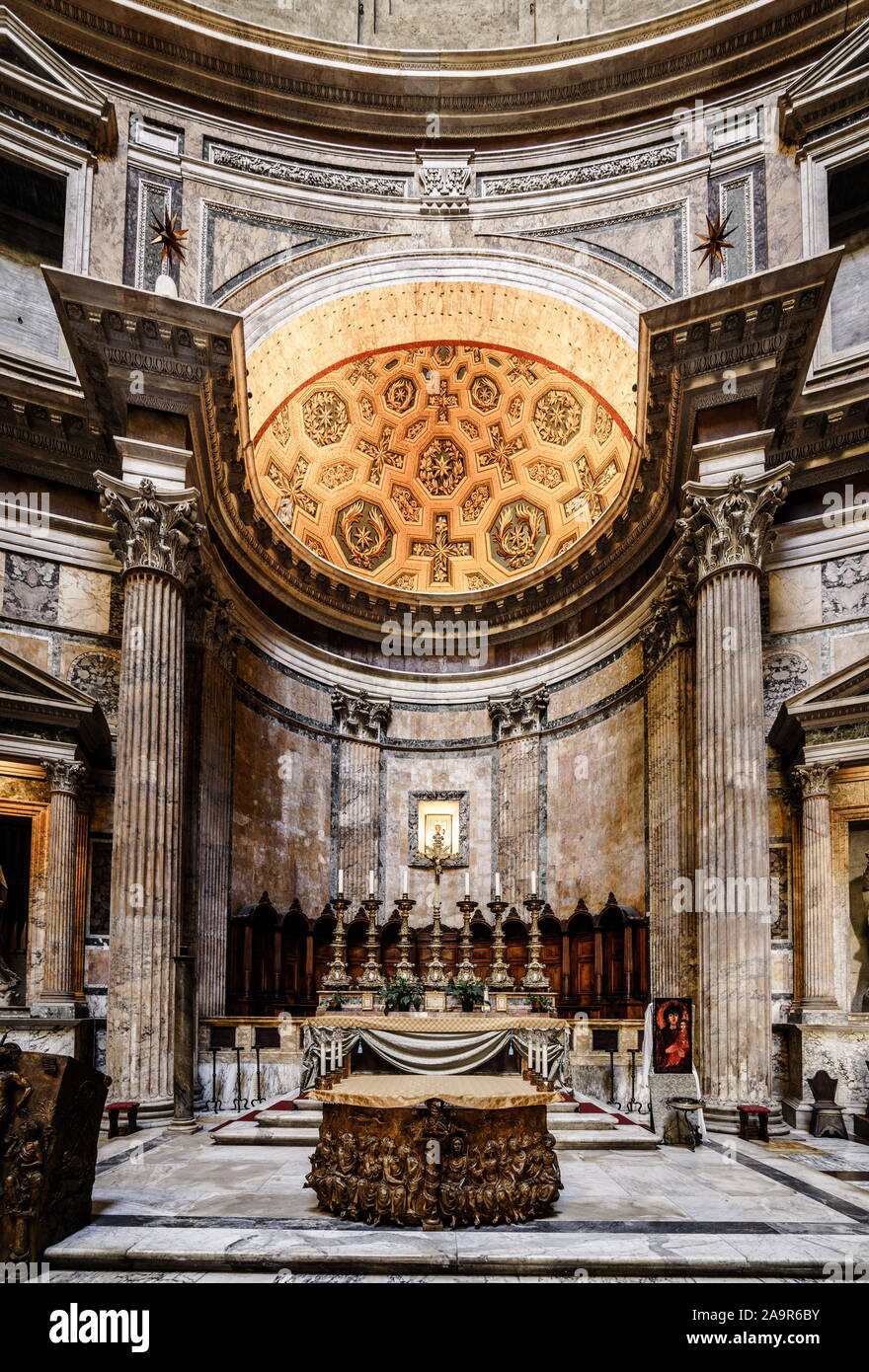 Inside the pantheon hi-res stock photography and images - Alamy