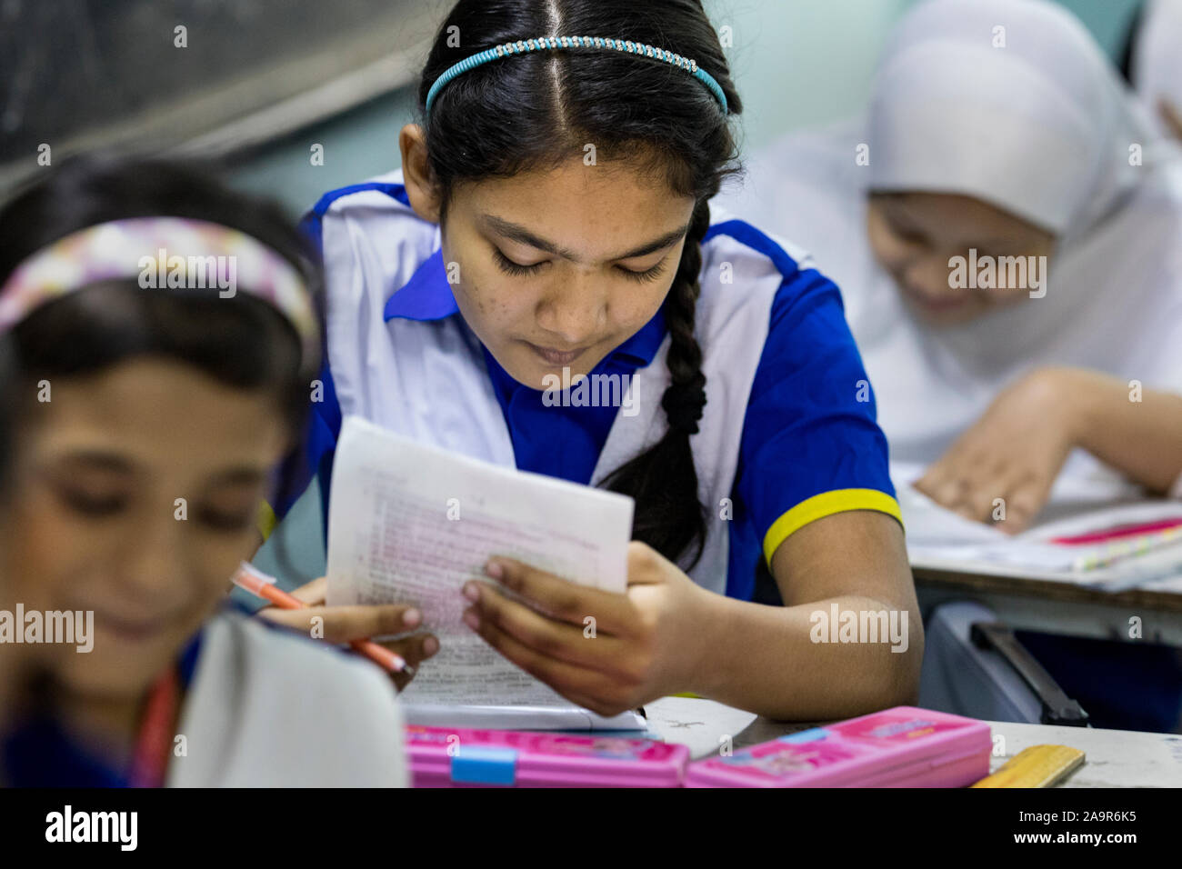 Dhaka education hi-res stock photography and images - Alamy