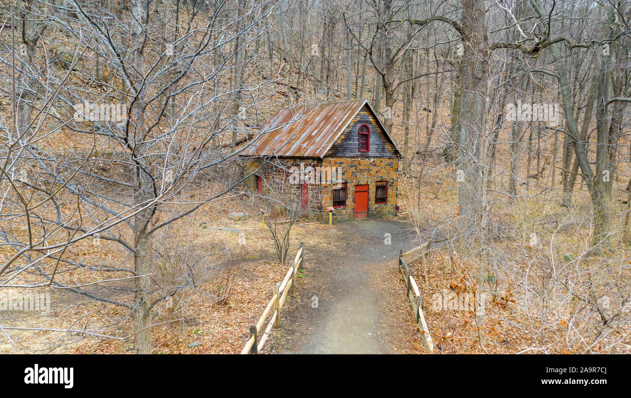Coal shed hi-res stock photography and images - Alamy