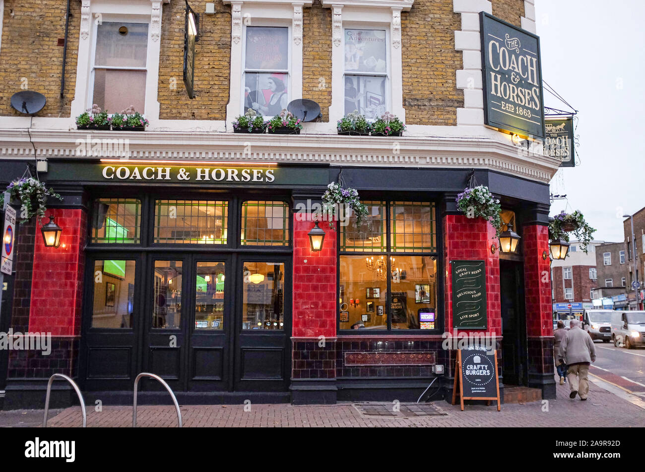 Coach and horses pubs hi-res stock photography and images - Alamy