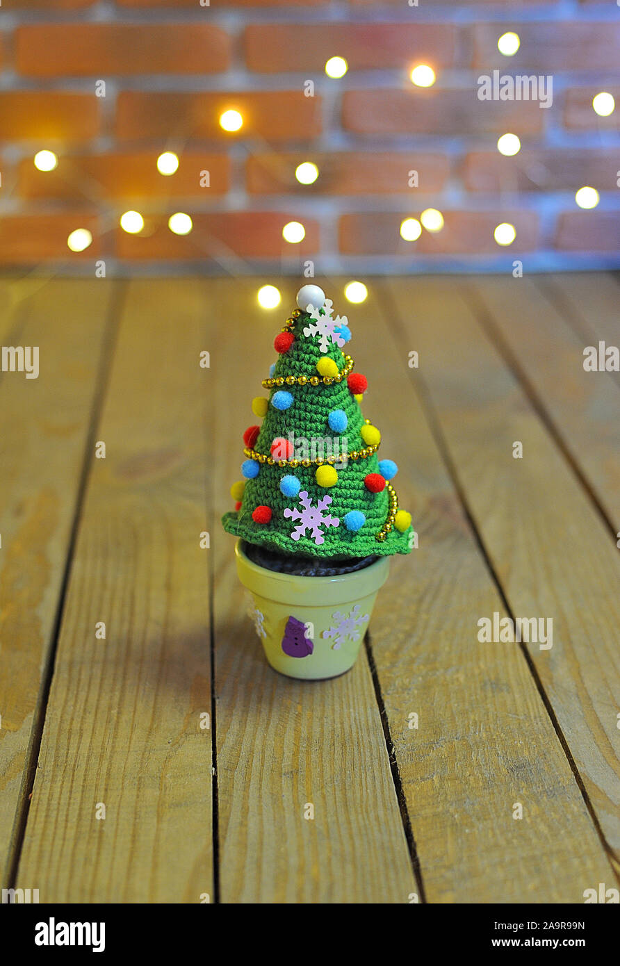 knitted christmas tree. beautiful little christmas tree Stock Photo - Alamy
