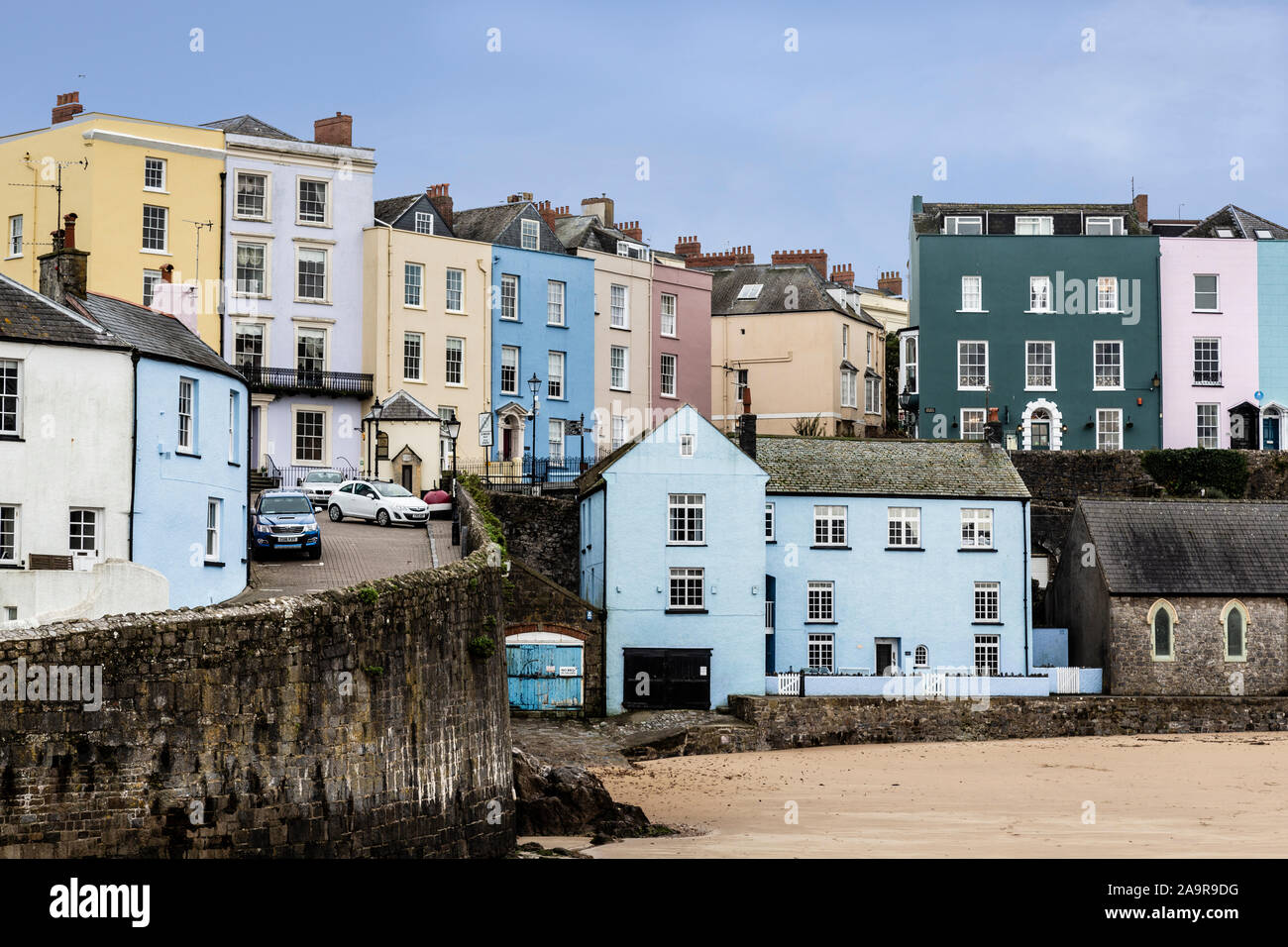 Tenby beach houses hi-res stock photography and images - Alamy