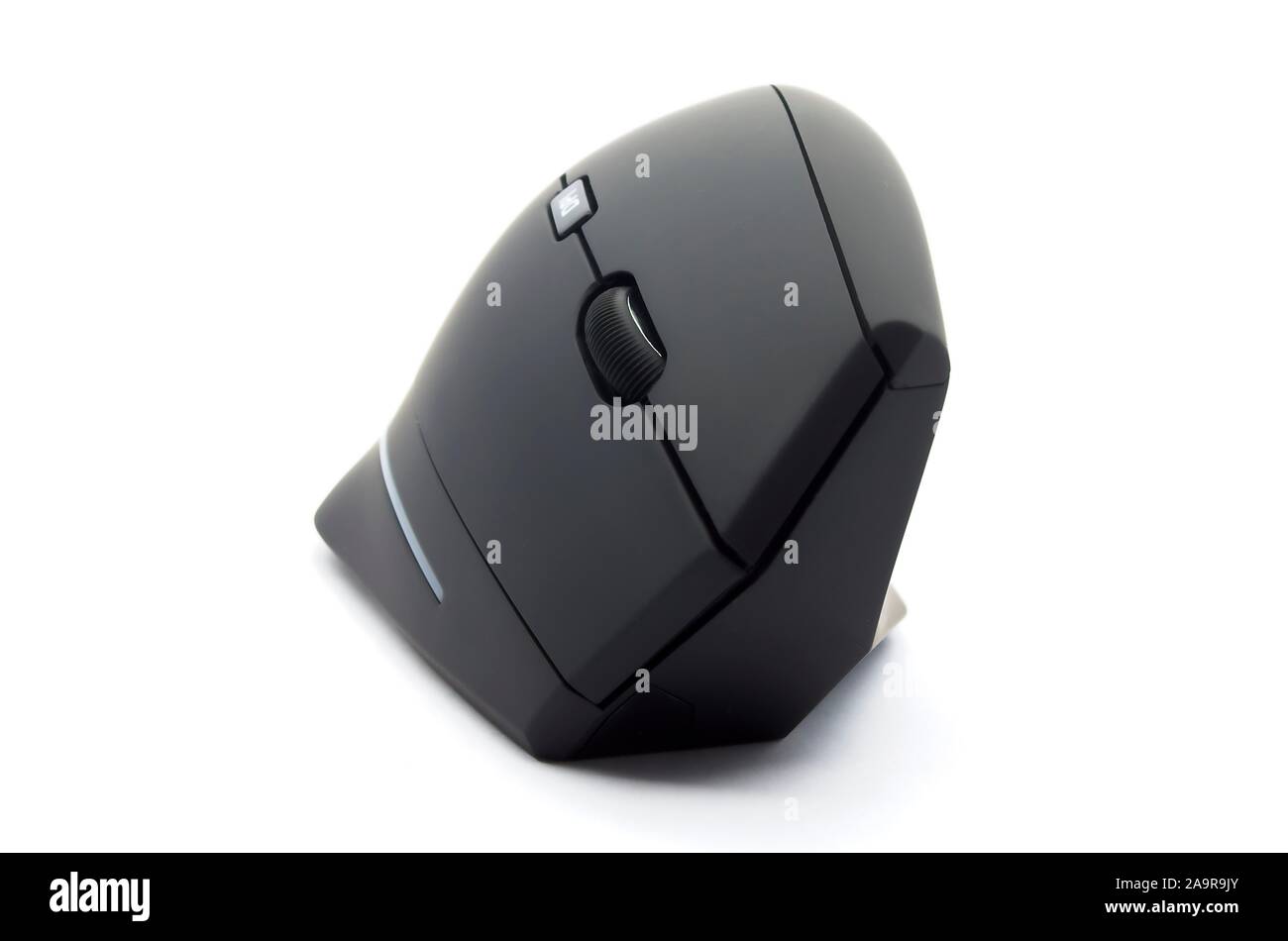Ergonomic black mouse front view on white background Stock Photo - Alamy