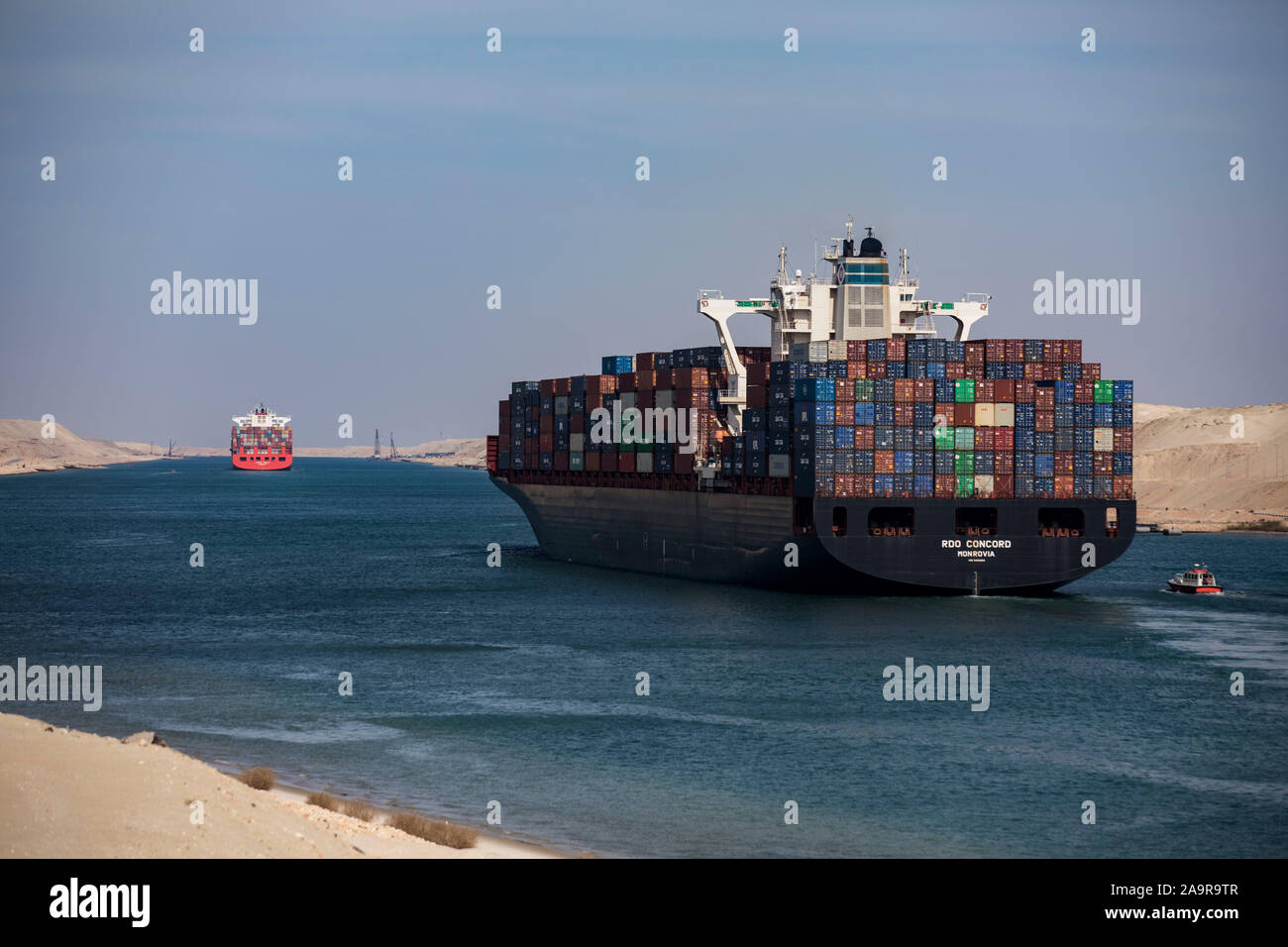 Ismailia, Egypt. 17th Nov, 2019. Container ships sail in Suez Canal ...