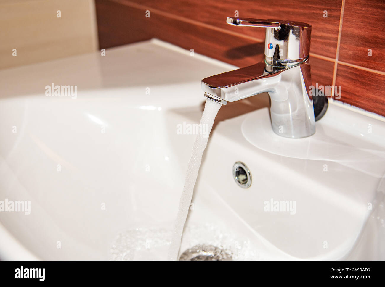 Water flows from tap running hi-res stock photography and images - Alamy