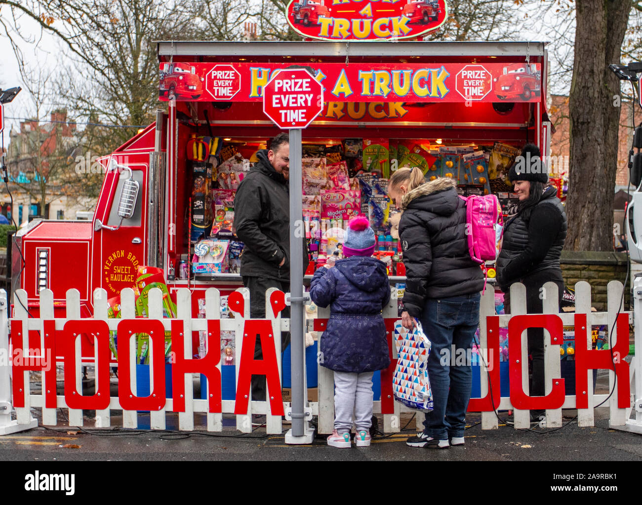 Fairground sideshows hi-res stock photography and images - Alamy