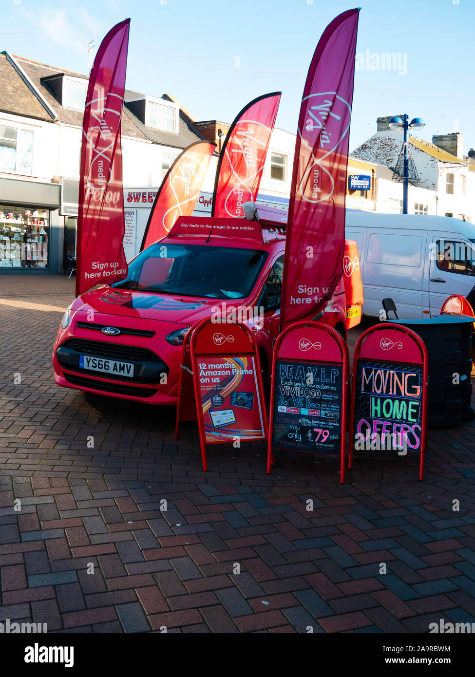 Broadband van hi-res stock photography and images - Alamy