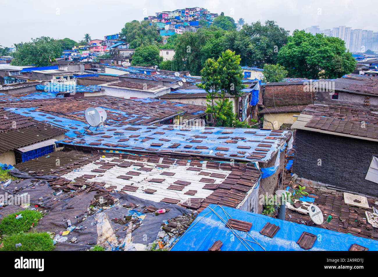 Street view of Asalfa neighbourhood in Ghatkopar, a suburb of Mumbai ...