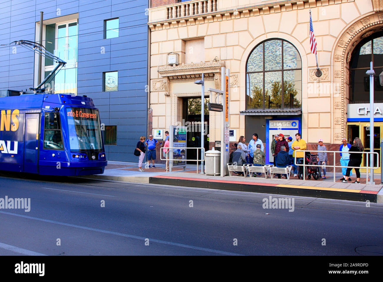Streetcar must stop hi-res stock photography and images - Alamy