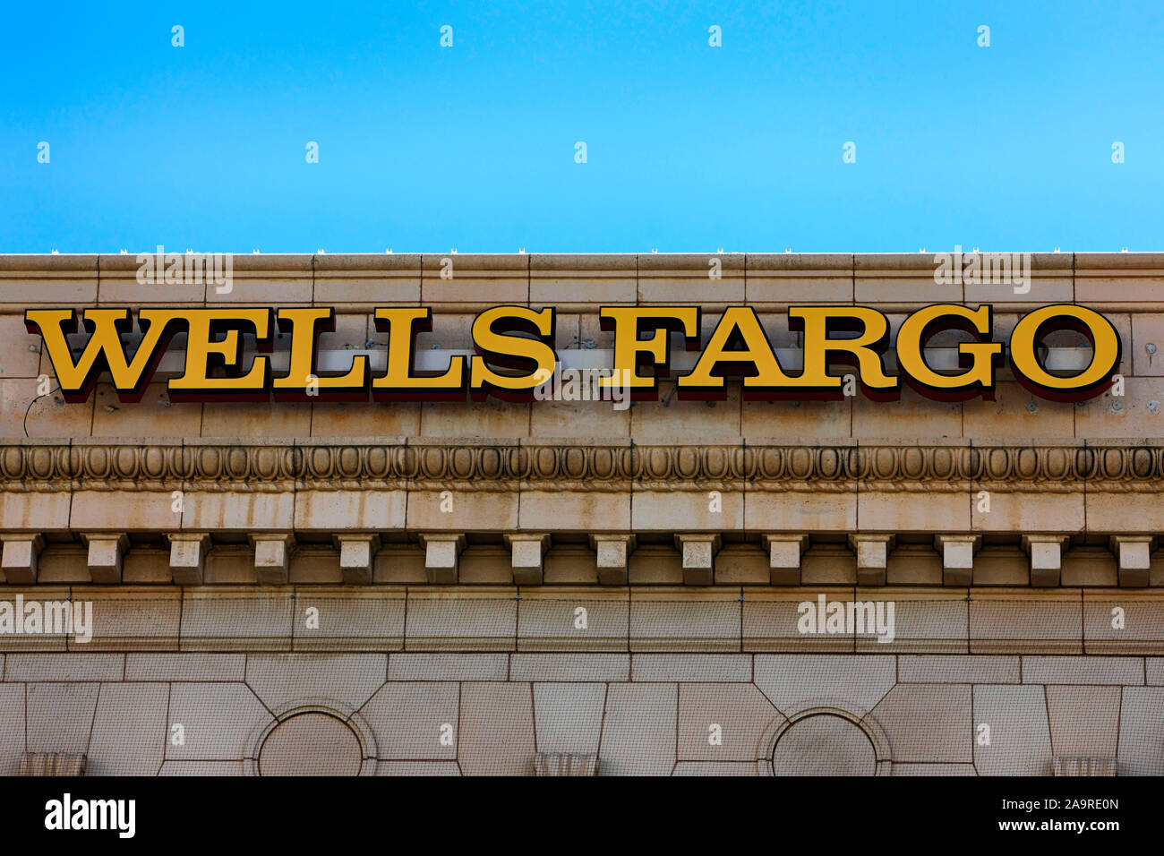 Wells fargo sign hi-res stock photography and images - Alamy