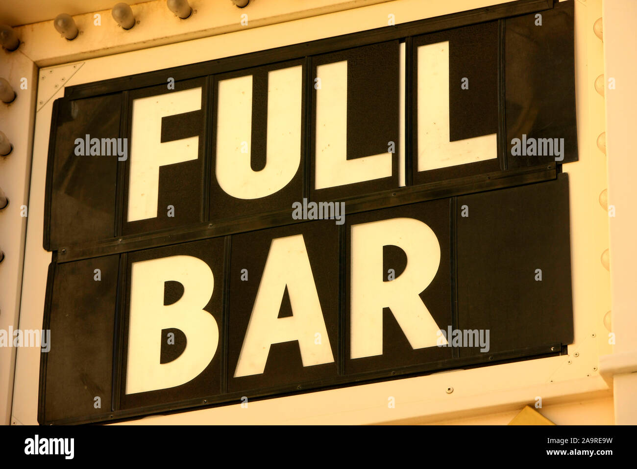 Vintage pub signs hi-res stock photography and images - Alamy